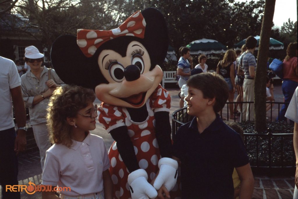 Magic Kingdom - Minnie Mouse - 1985-86 - RetroWDW